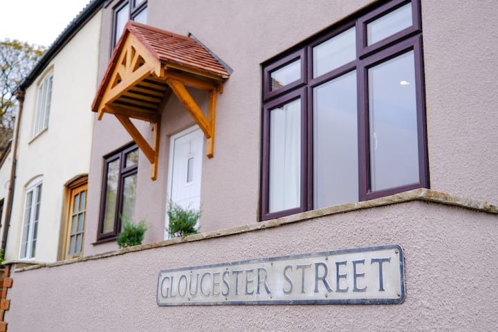 Centrally Located Cottage In Wotton Under Edge. - Nailsworth