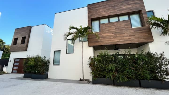 Modern 3br Home+private Studio •Luxury Finish - Sarasota, FL