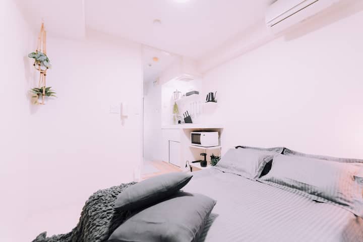 Minimalist Loft 4: Namba Compact Studio & 24/7 Gym - Osaka