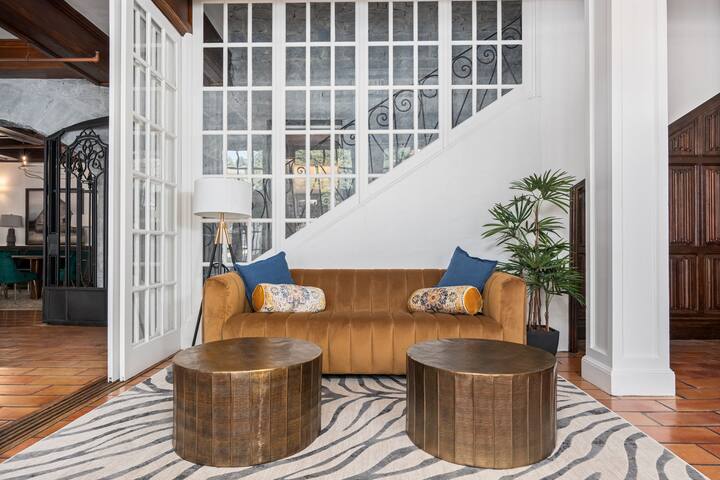 Wine Country Luxury King Room In Boutique Hotel - Santa Rosa, CA