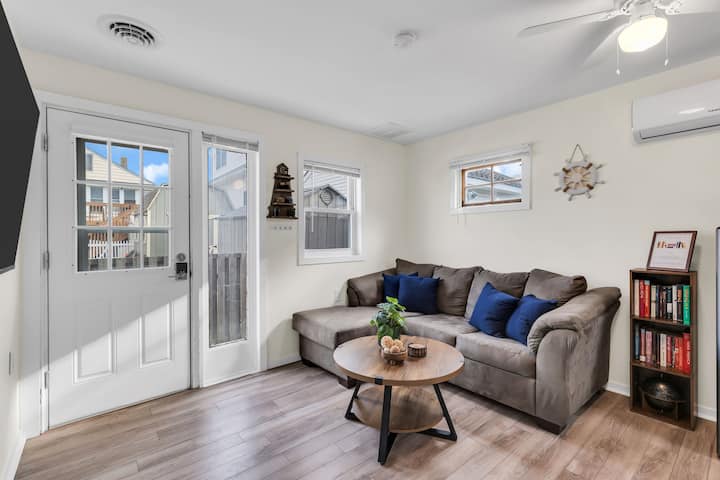 Cottage In Seaside Heights! 2.5 Blocks From Beach! - Seaside Heights, NJ