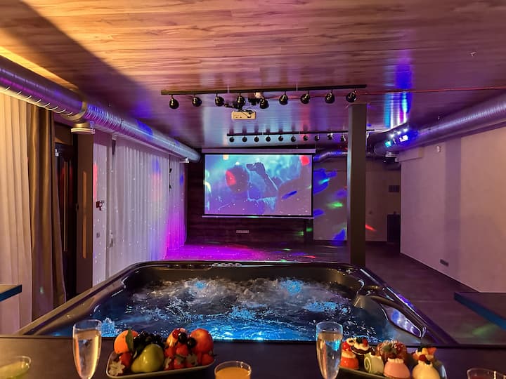 Spa Cinema And Party Penthouse - Riga