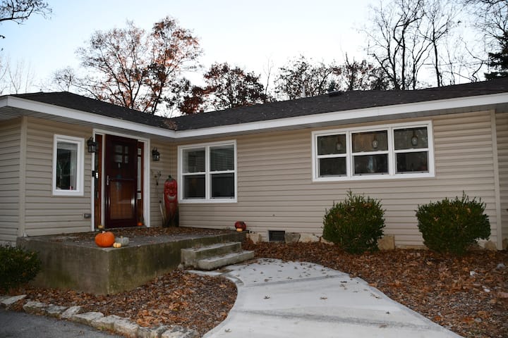 A Private, Wooded Home Just Outside Chicago - Bolingbrook, IL