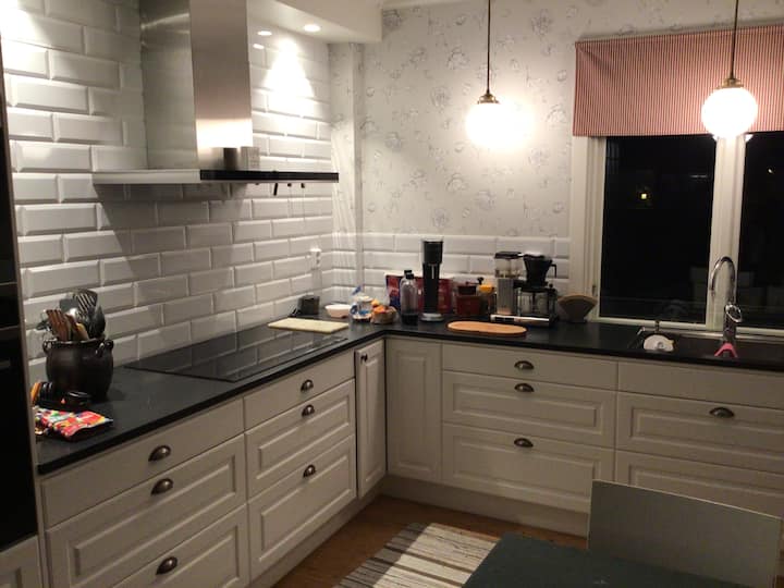 Strandnära, Rymlig Villa På Rosenlund I Jönköping - Jönköping