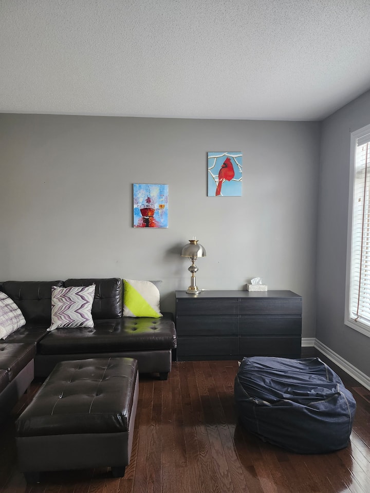 Cozy Family Home W/ Fireplace Near Lake Simcoe - Barrie