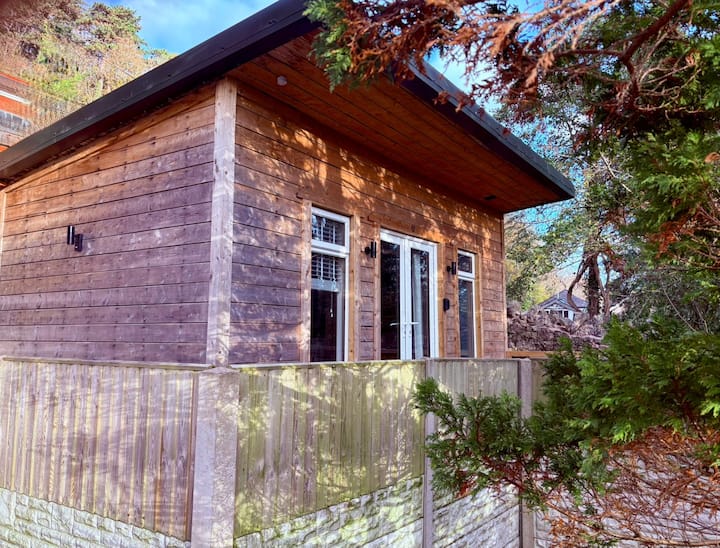 Cwtch Cabin - Colwyn Bay