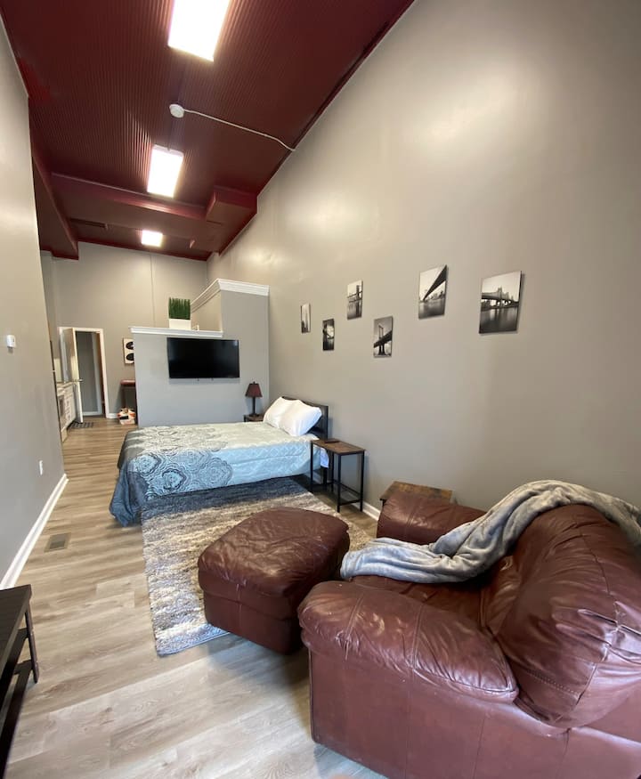 Urban Studio Loft In Walkable Historic District - 萊文沃思