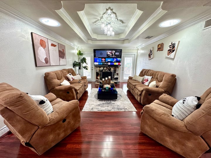 Elegant 3br Retreat W/ Spacious Private Patio - Garden Grove, CA