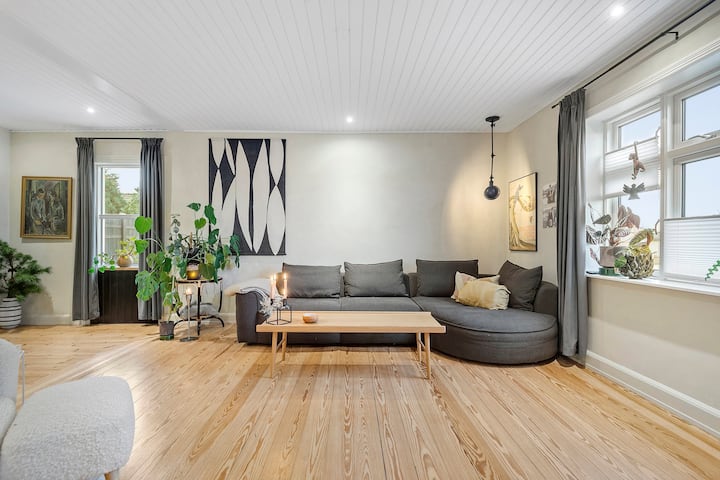 Lille, Hyggeligt Hus Med Masser Af Charme Og Sjæl. - Esbjerg