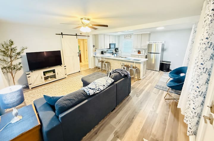 The Little Crestview Cottage - Crestview, FL