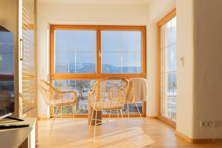 ღLiboria | Helle Balkonwohnung Am See - Schlehdorf