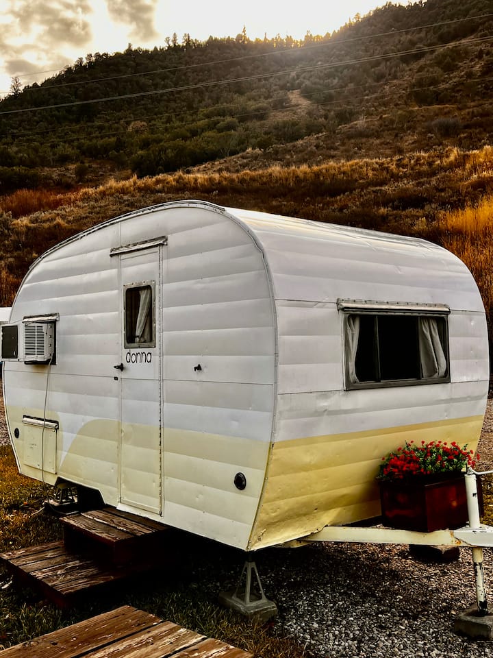 1954 Retro Camper Donna - Lava Hot Springs, ID