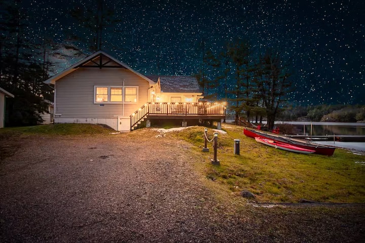 Lakefront Escape: 4br, Games, & Firepit - Gravenhurst