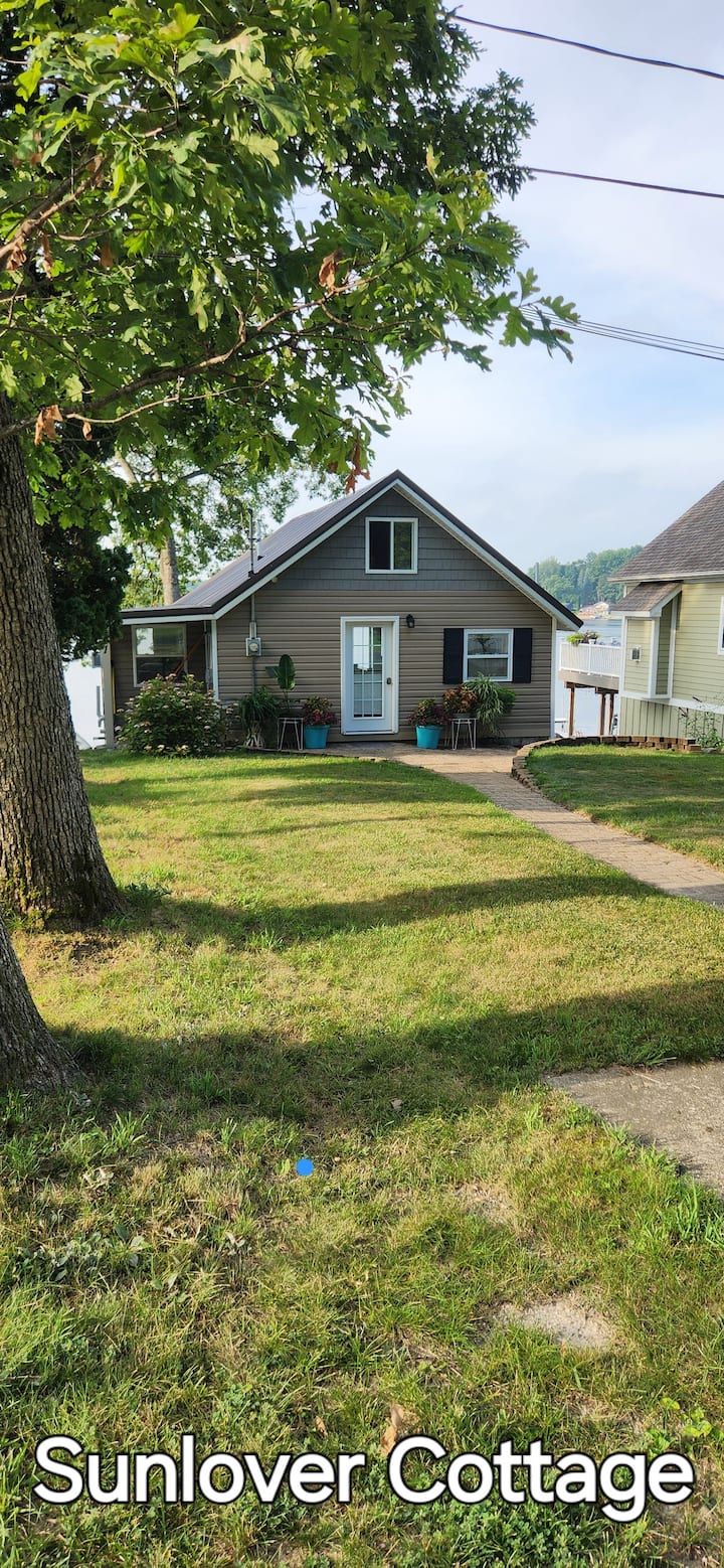 Sunlover Cottage - Michigan