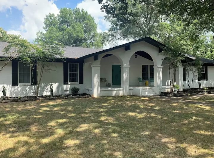 The Conway White House - Conway, AR