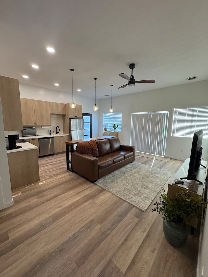 Luxury Condo With Private Fenced Patio. - Nebraska