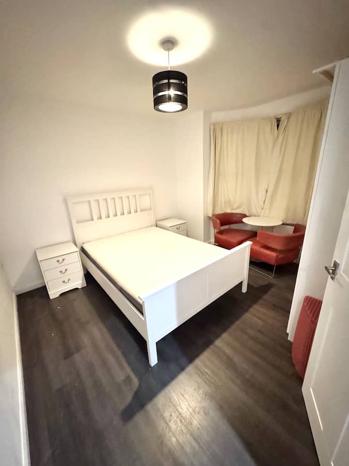 Double Bedroom In Family Home Close To Hospitals - Oxford