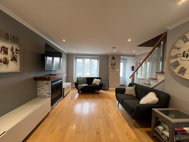 Full House, Unlimited Free Parking, Turbo Wifi - Varennes