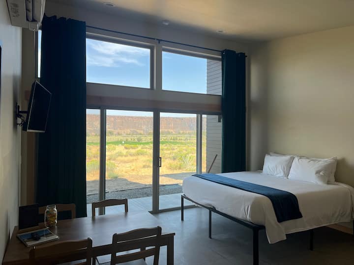 Sagebrush Collection Cabin - Ada Compliant - The Cove Palisades State Park, Culver