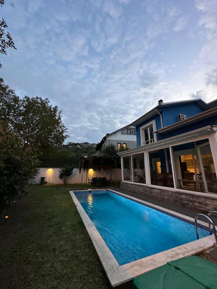 Sapanca'da şıK Bir Villa şöMine Ve Sıcak Havuz - Sapanca