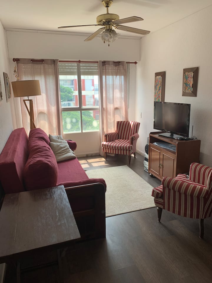 Apartamento De 2 Dormitorios Península Con Garage - Punta del Este