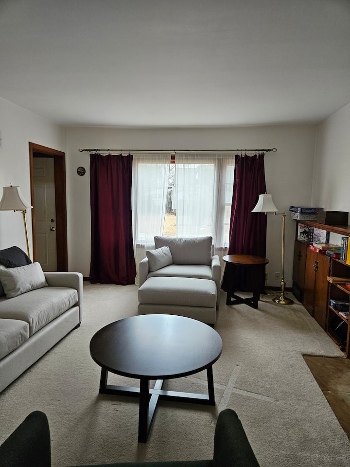 Cozy Cape Cod - Cedar Falls, IA