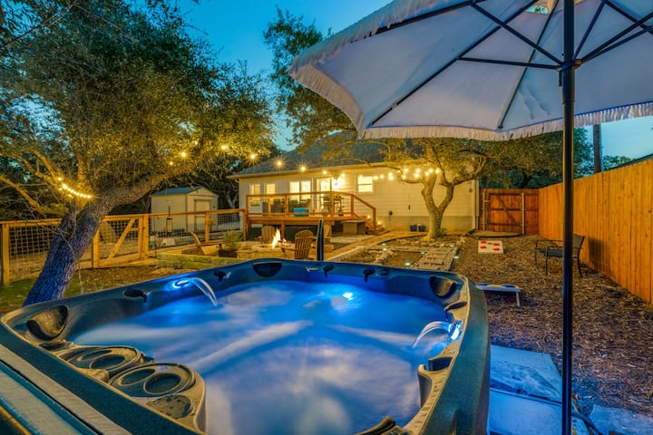 Luxe | Hot Tub | Dog Haven | Hill Country Retreat - Canyon Lake, TX