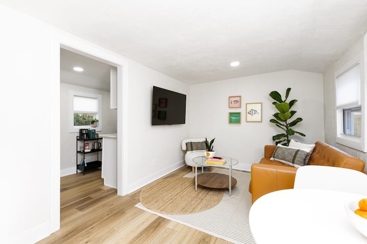 Cozy Modern Retreat • Walk To The Beach - Hampton, VA