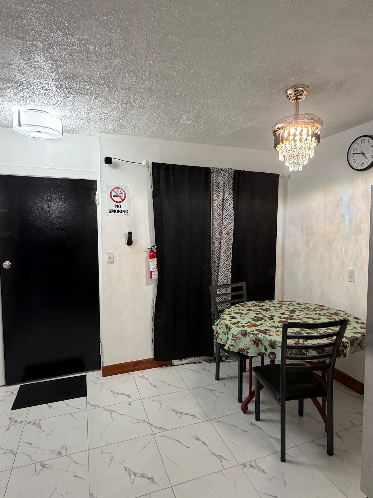 غرفة نظيفة ومريحة بالقرب من المطار والسوق - شقق سكنية للإيجار في كوينز ...