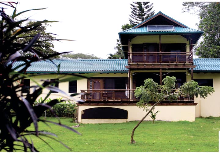 Relax At The Jungle Dome Riverside Villa Retreat! - Belmopan