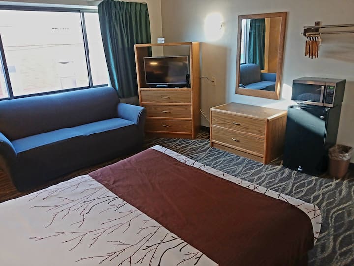 Quiet Upper-level Hideaway In Secure Building - Great Falls, MT