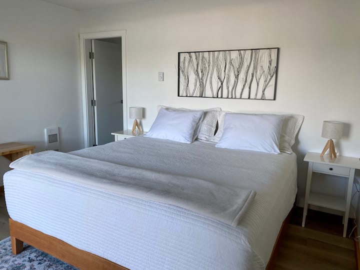 King Room (Ocean/mountain View) - Tofino