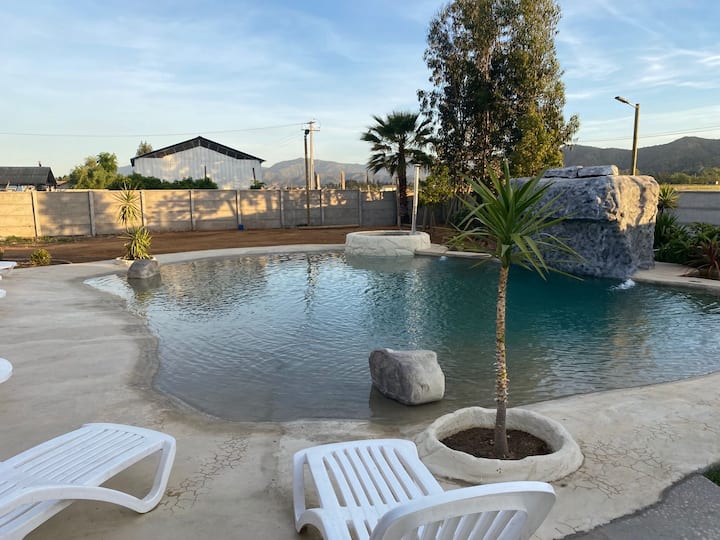 Casa Familiar Con Piscina Tipo Playa Capacidad 12 - Casablanca, Chile