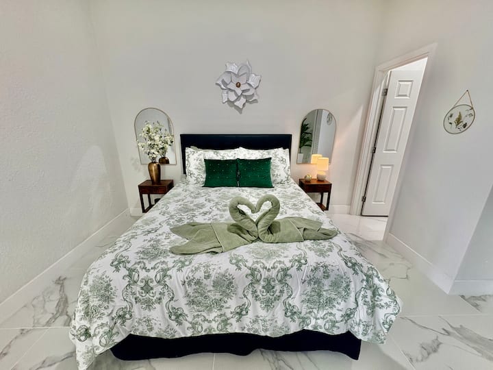 Modern Private Suite.shared Fire Pit.greatlocation - Lehigh Acres, FL