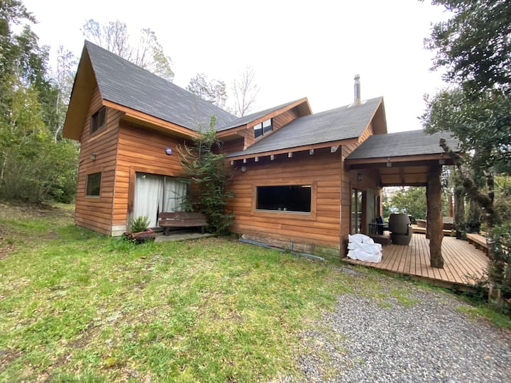 Casa Familiar Camino Al Volcán - En La Naturaleza - Pucón