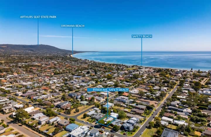 Modern Coastal Escape • Walk To Safety Beach - Safety Beach