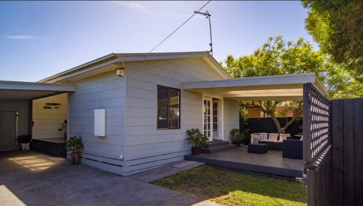 Modern Coastal Escape • Walk To Safety Beach - Red Hill