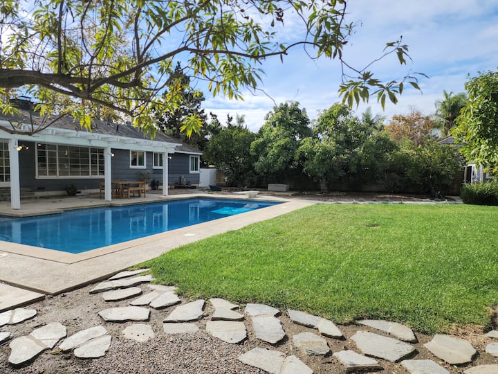 Spacious Disney Designer Retreat With Private Pool - Irvine, CA