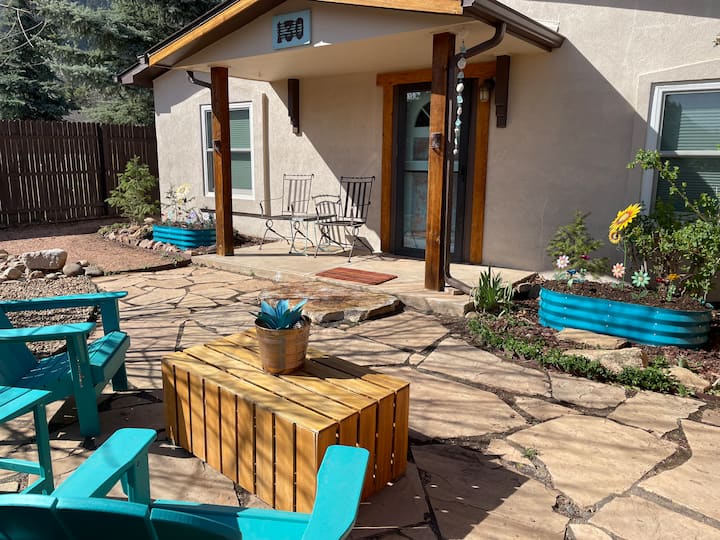 Mountain View Cottage-walk To Trails And More - Larkspur, CO