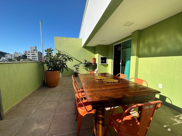 Cobertura Confortável, Localização Privilegiada! - Bombinhas