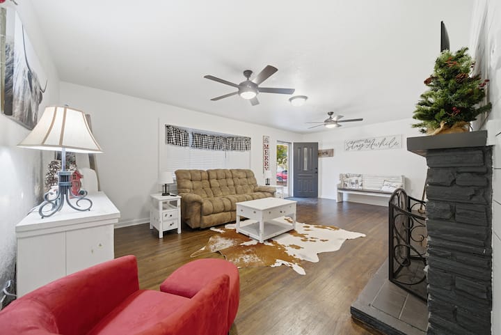 Quiet And Cozy Escape Near Airport With Fire Pit - Wichita, KS