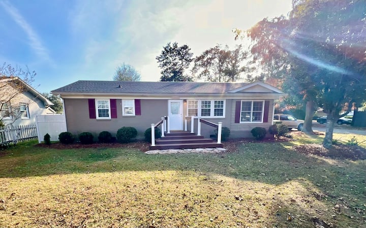 Backyard~ King Bed~ Parking~smart Tv~ Kitchen~ W/d - Wilmington, NC