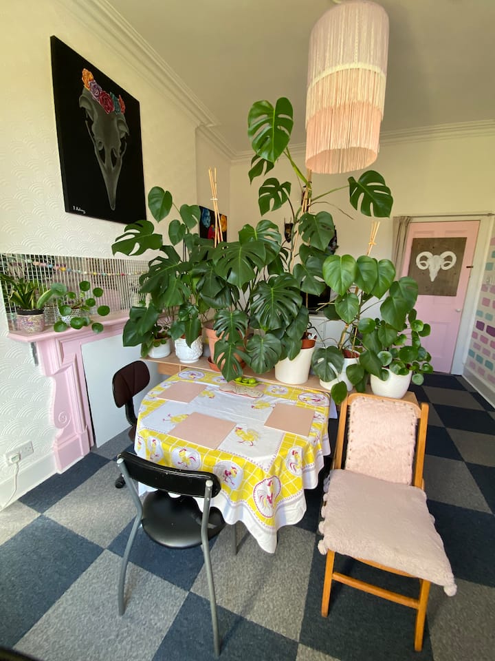 Comfortable And Bright Art Flat, Lots Of Plants! - Edimburgo