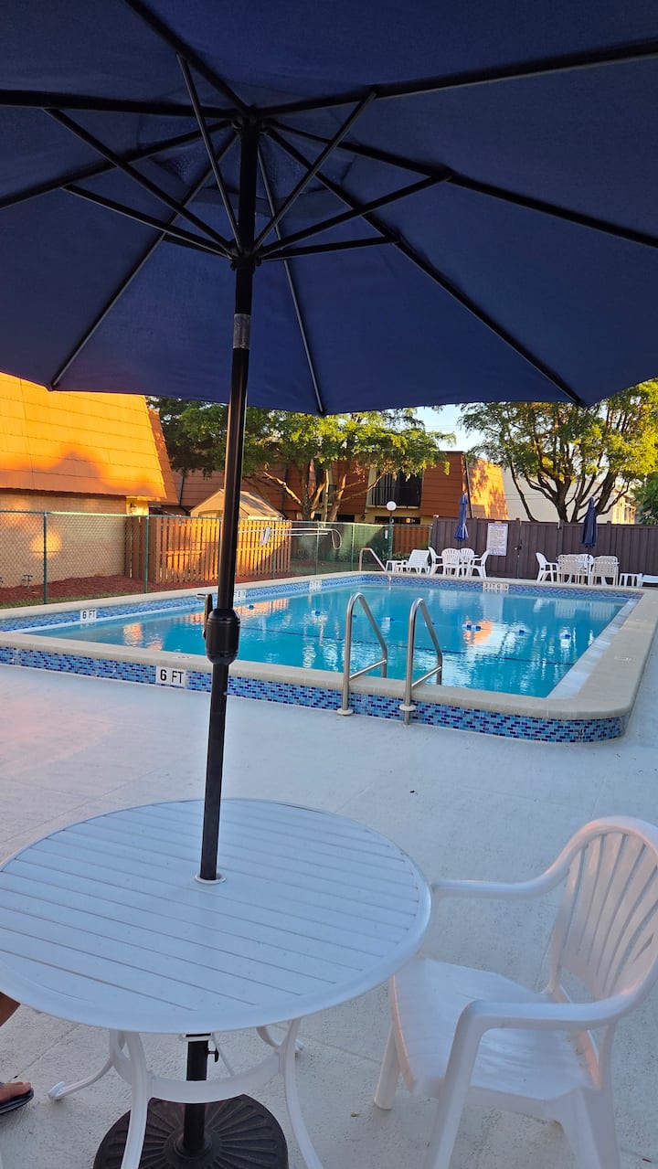 Hibiscus House - Relaxing Tropical Getaway - Fort Myers