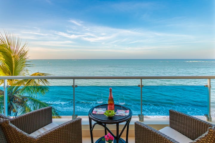 Cozy Beach Front Condo, King Bed, Stunning Views - Cabarete