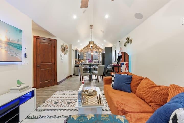 Modern Retreat Near Beach | Arcade, Fire Pit, Bbq - Half Moon Bay, CA