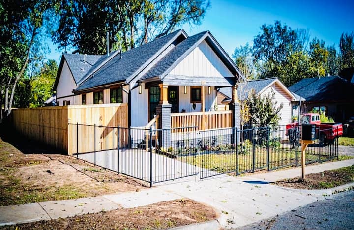 10th Street Modern Retreat - Oklahoma City, OK