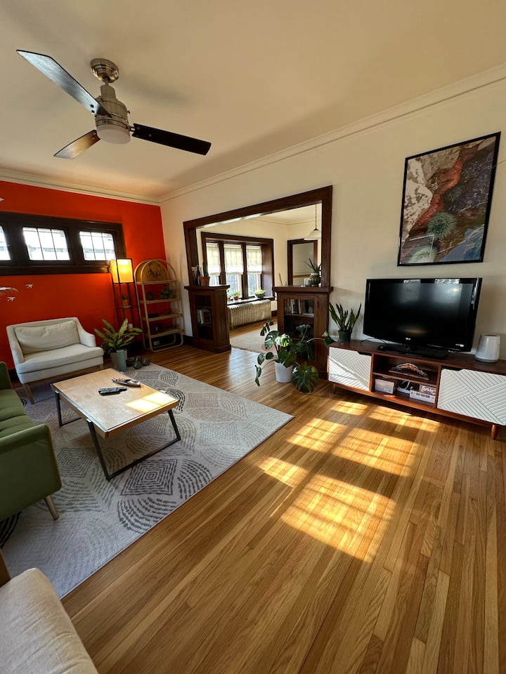 Minneapolis Ne Cottage With A Hot Tub - Minneapolis, MN