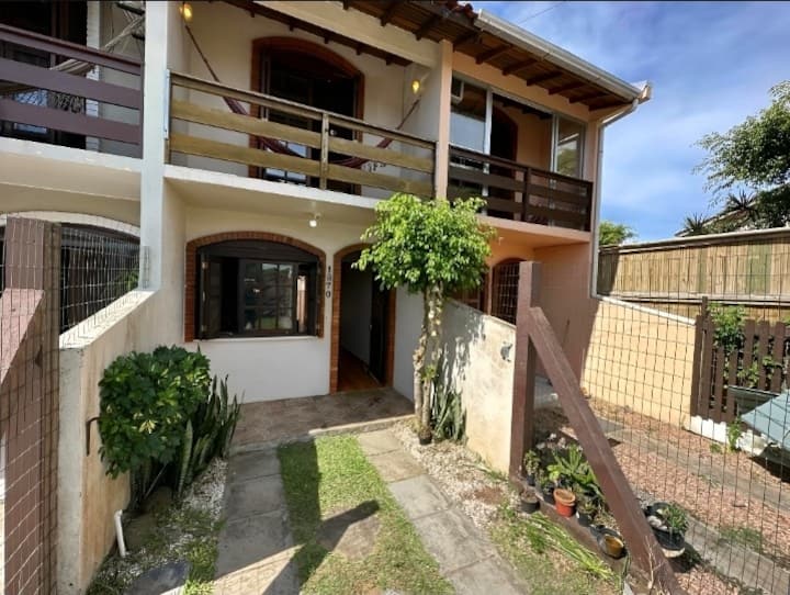 Sobrado Com Churrasqueira No Centro De Imbé - Tramandaí