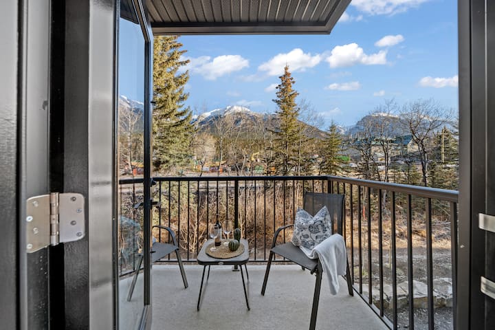 Mountain Views | Built 2025 | Pool & Hot Tub - Alberta